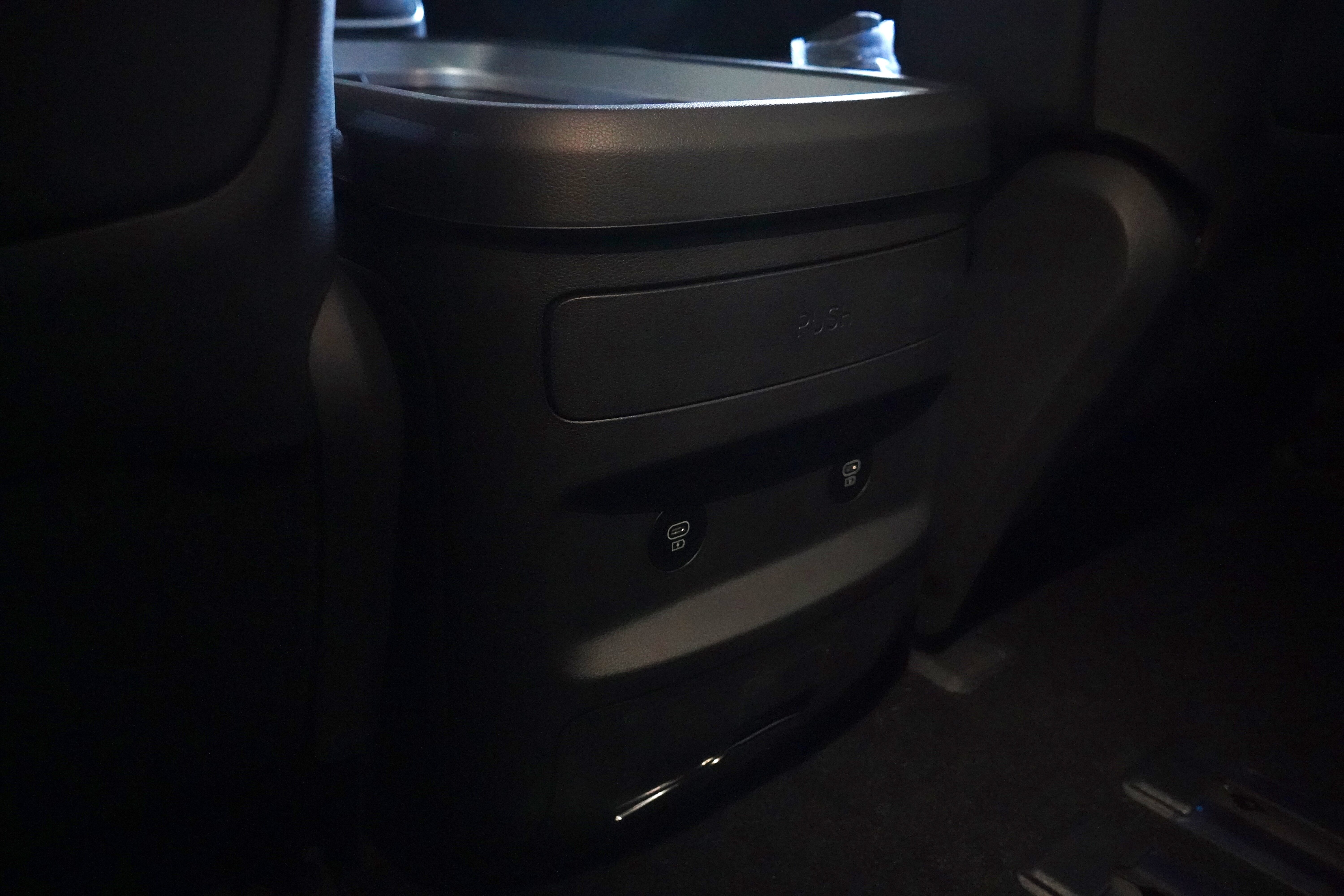 Hyundai-Staria-10-seater-Malaysia-centre-console-Jan-2026-2 - Paul Tan ...