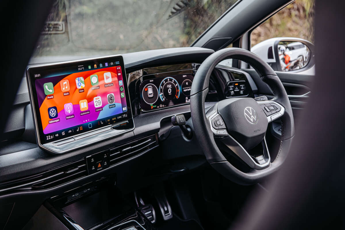 Volkswagen-New-Golf-R-Line_Multifunction-Sports-Steering-Wheel BM ...
