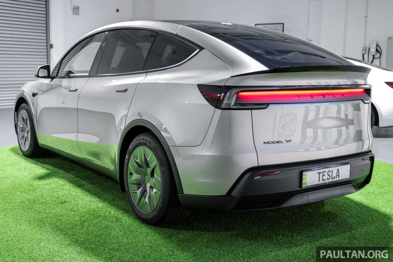 Tesla Model Y L di Malaysia - harga versi 6 tempat duduk, jarak roda ...